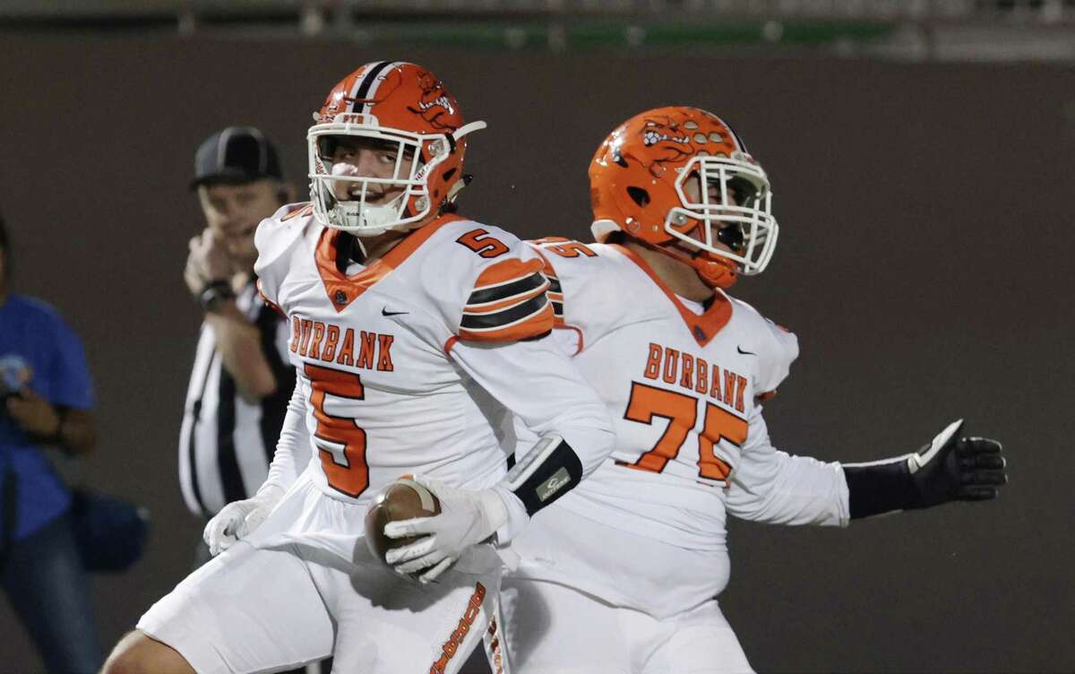 High school football: Lanier 36, Burbank 20
