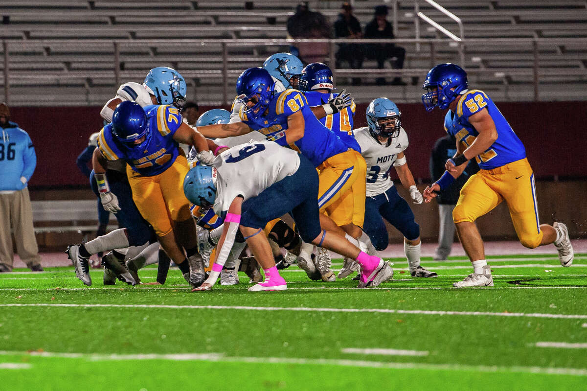 District champs!: Chemics gut out narrow win over explosive Mott