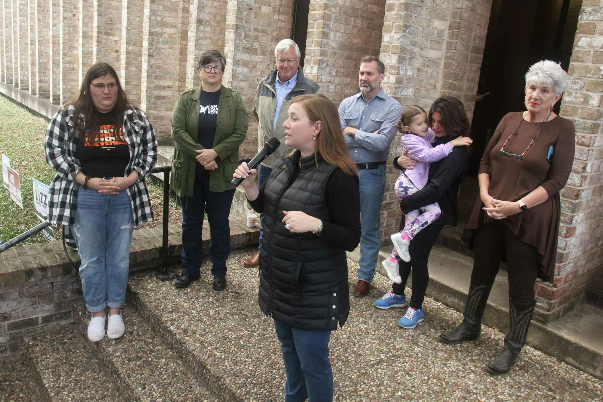 Veterans Hunt, Luttrell win Houston seats in Congress