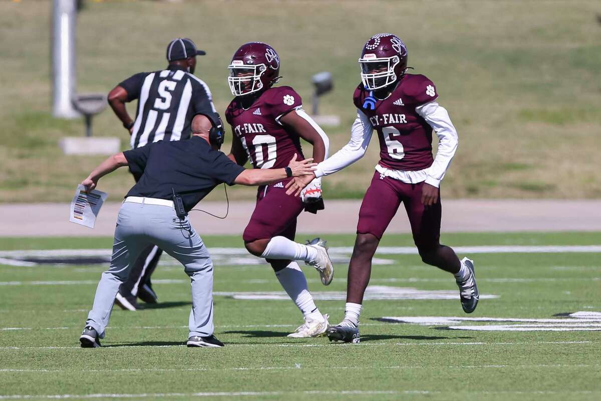 Cy-Fair Bobcats defeat Memorial Mustangs, clinch district