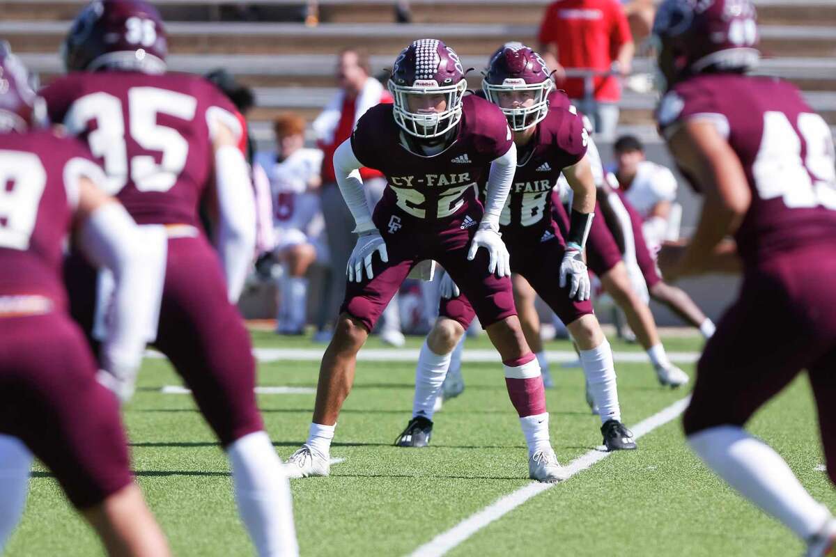 Cy-Fair Bobcats defeat Memorial Mustangs, clinch district