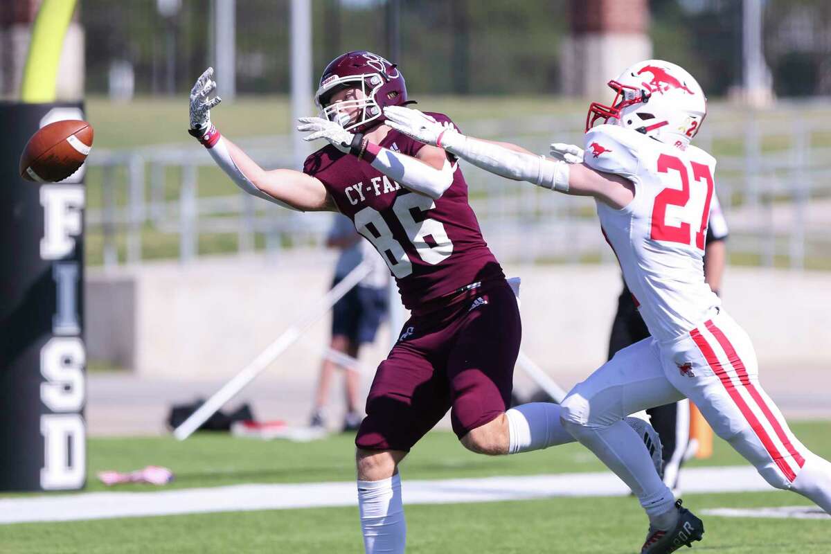 Cy-Fair Bobcats defeat Memorial Mustangs, clinch district