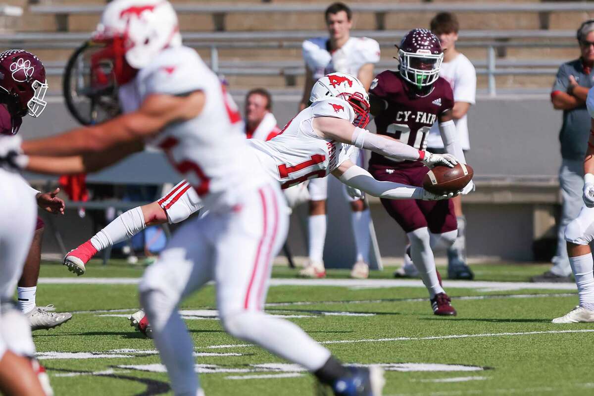Cy-Fair Bobcats defeat Memorial Mustangs, clinch district