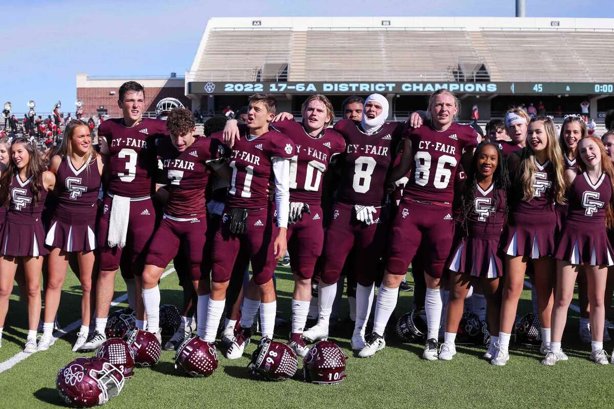 Cy-Fair Bobcats defeat Memorial Mustangs, clinch district
