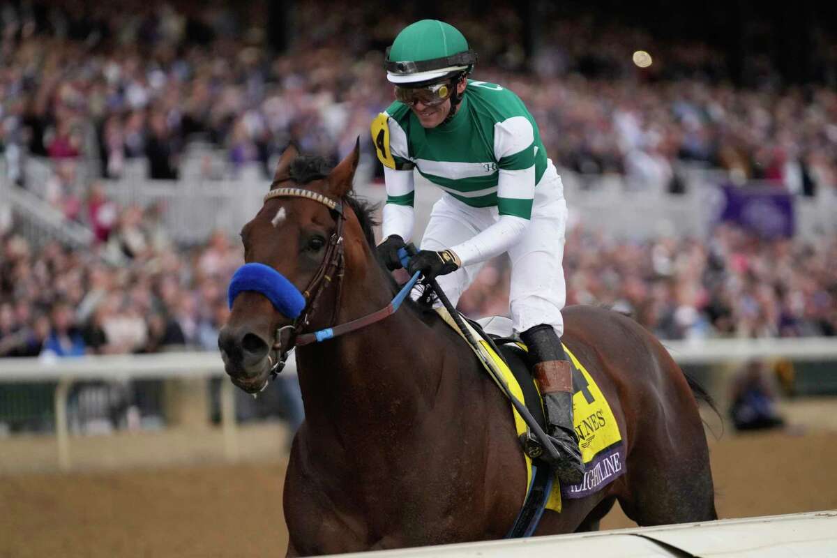 Flightline dominant in Breeders' Cup Classic victory