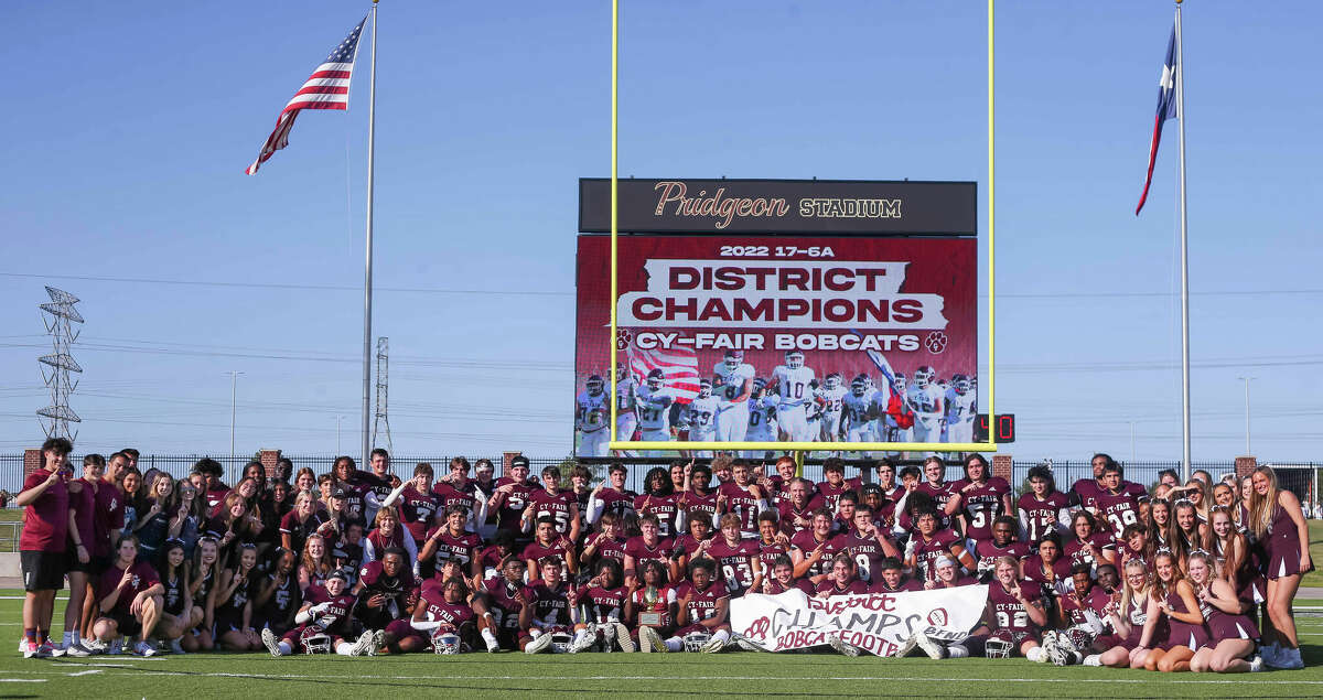 Cy-Fair Bobcats defeat Memorial Mustangs, clinch district