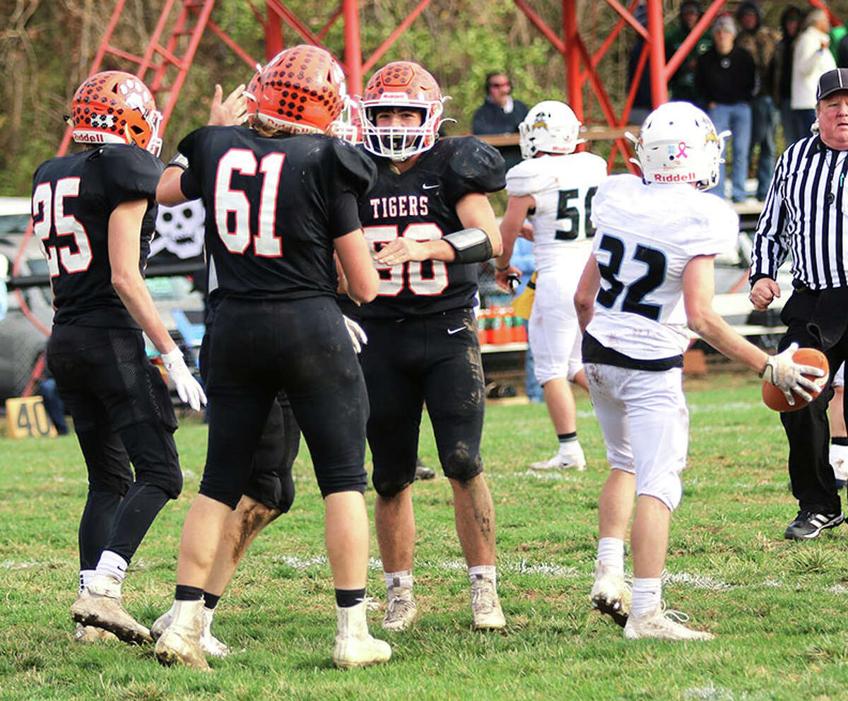 'Little speed demon' sends Greenfield past Pirates, into quarterfinals