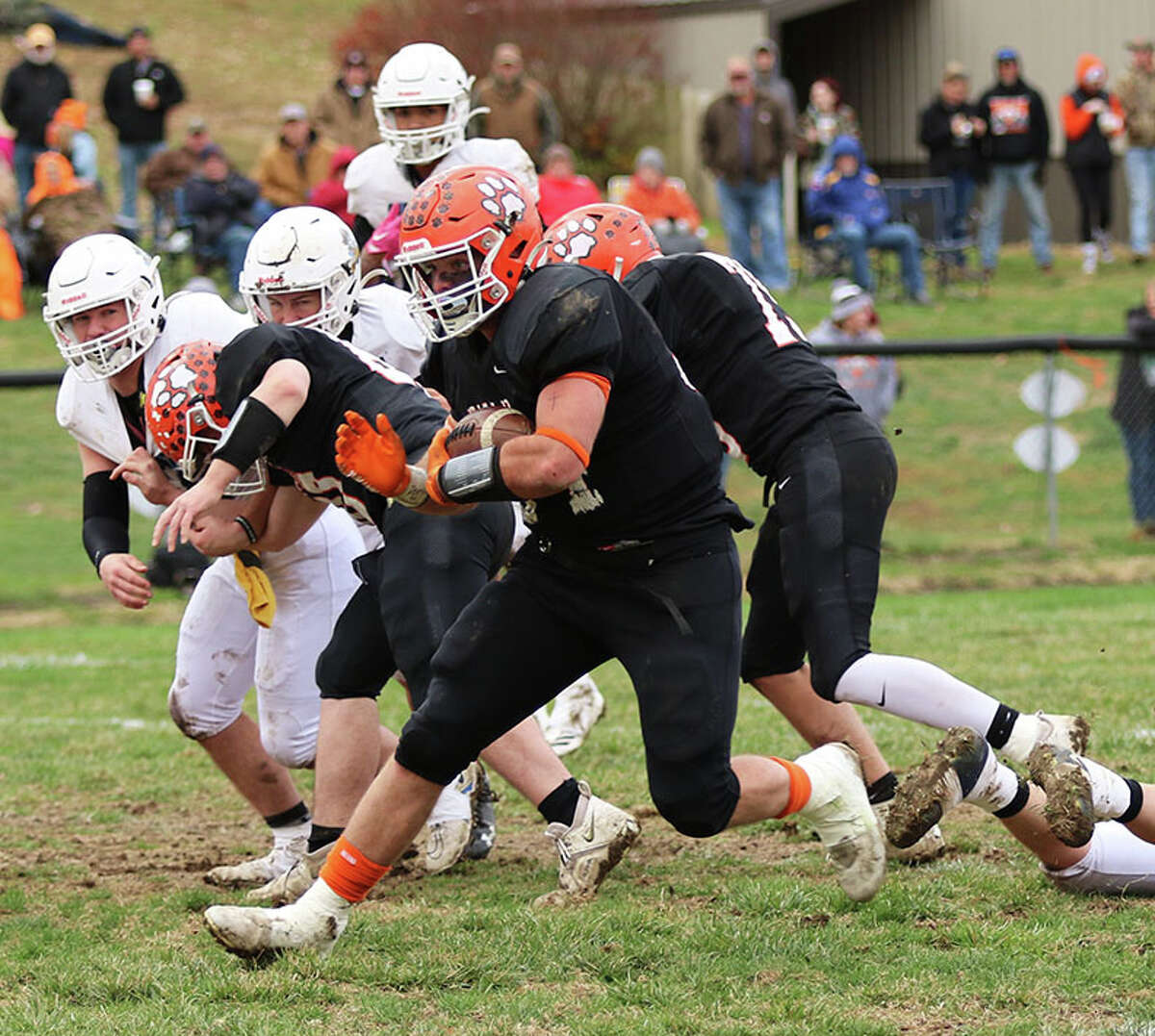 'Little speed demon' sends Greenfield past Pirates, into quarterfinals