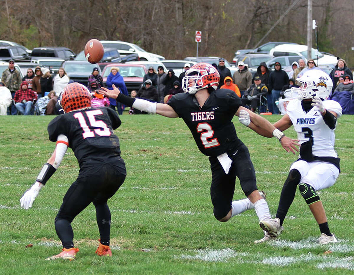 'Little speed demon' sends Greenfield past Pirates, into quarterfinals