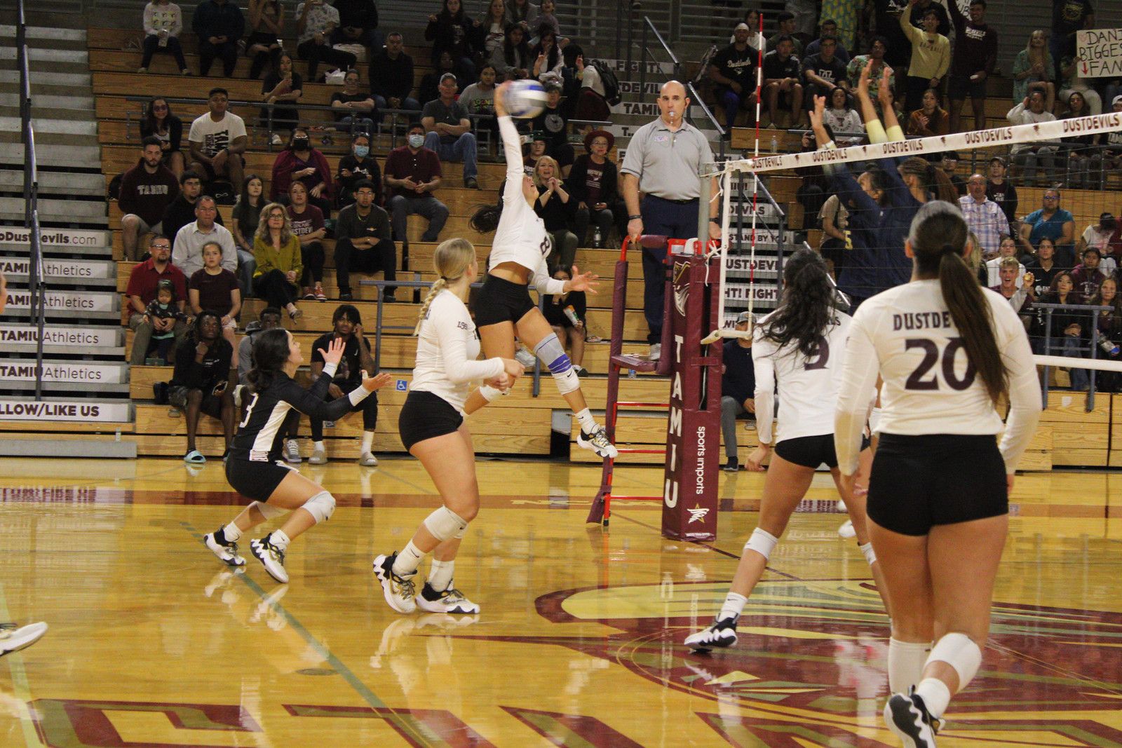TAMIU volleyball clinches third seed for conference tournament