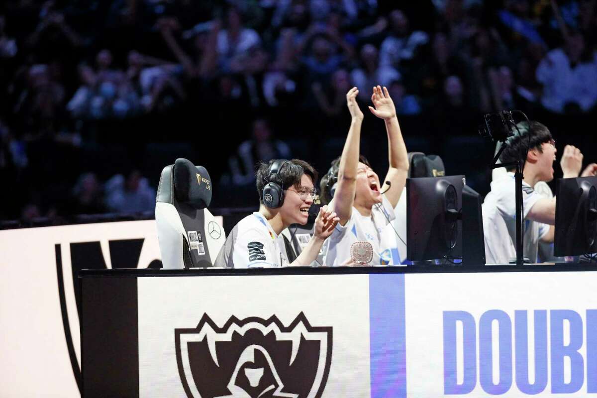Lightning, fire and lasers: League of Legends championship brings ...