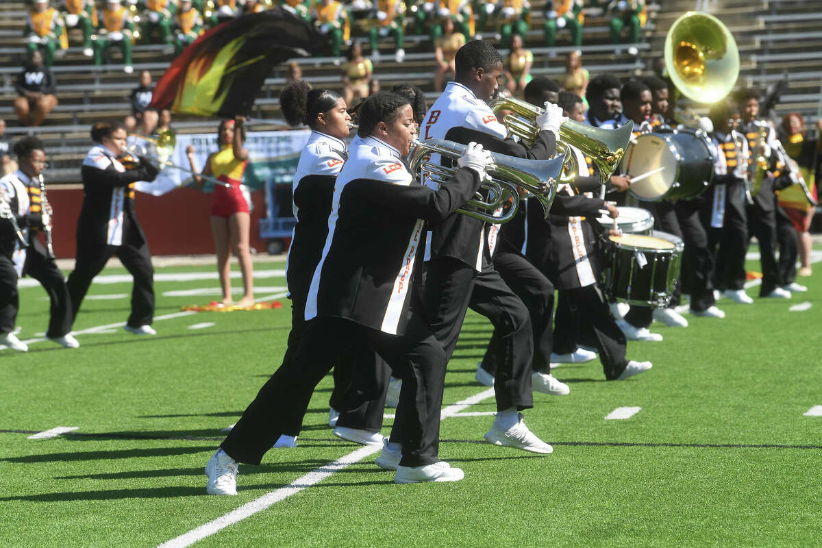 Regional high school marching bands locked horns Saturday to win the ...