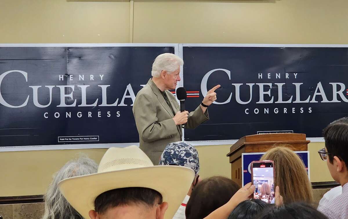 President Clinton holds Laredo rally to endorse Rep. Cuellar, encourage ...