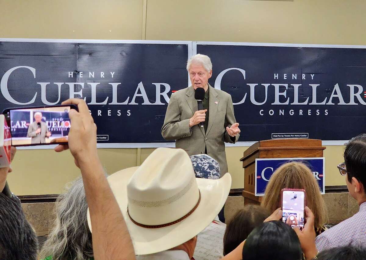 President Clinton holds Laredo rally to endorse Rep. Cuellar, encourage ...