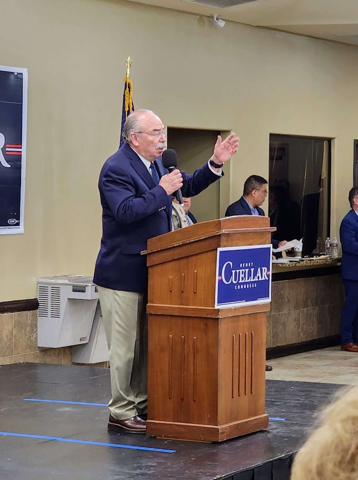 President Clinton holds Laredo rally to endorse Rep. Cuellar, encourage ...
