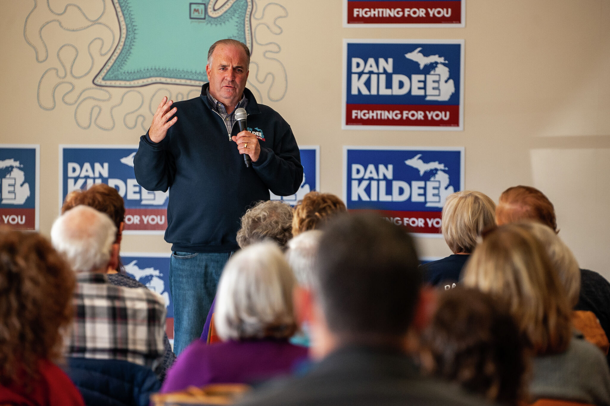 Dan Kildee makes Midland visit before election