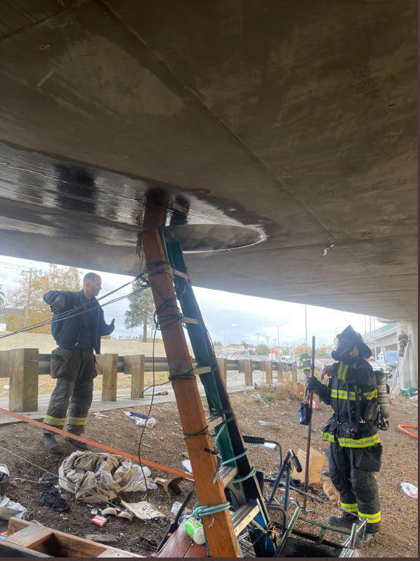 Crawlspace inside an Oakland freeway overpass catches fire