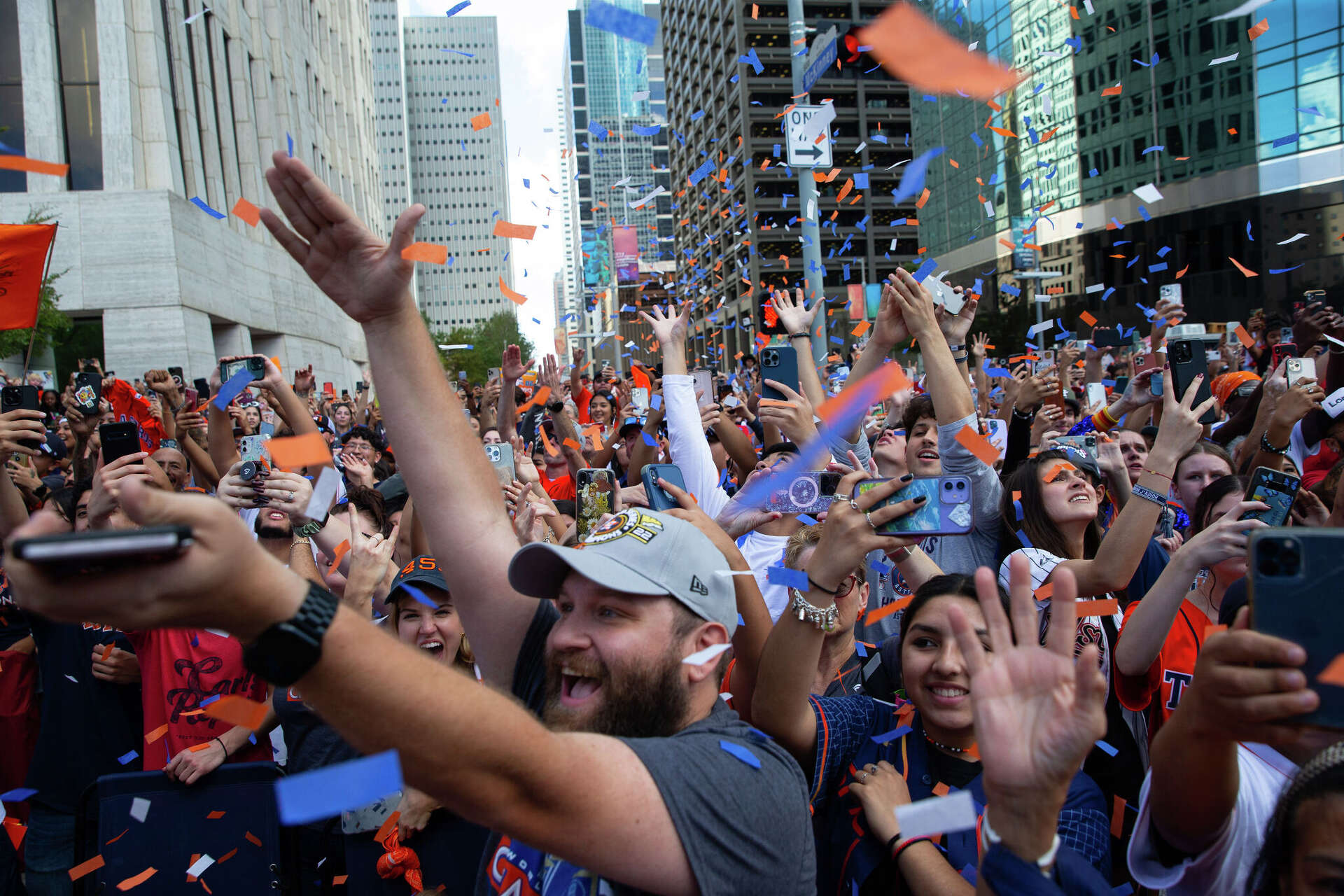 Houston Astros parade a lovefest between team, city