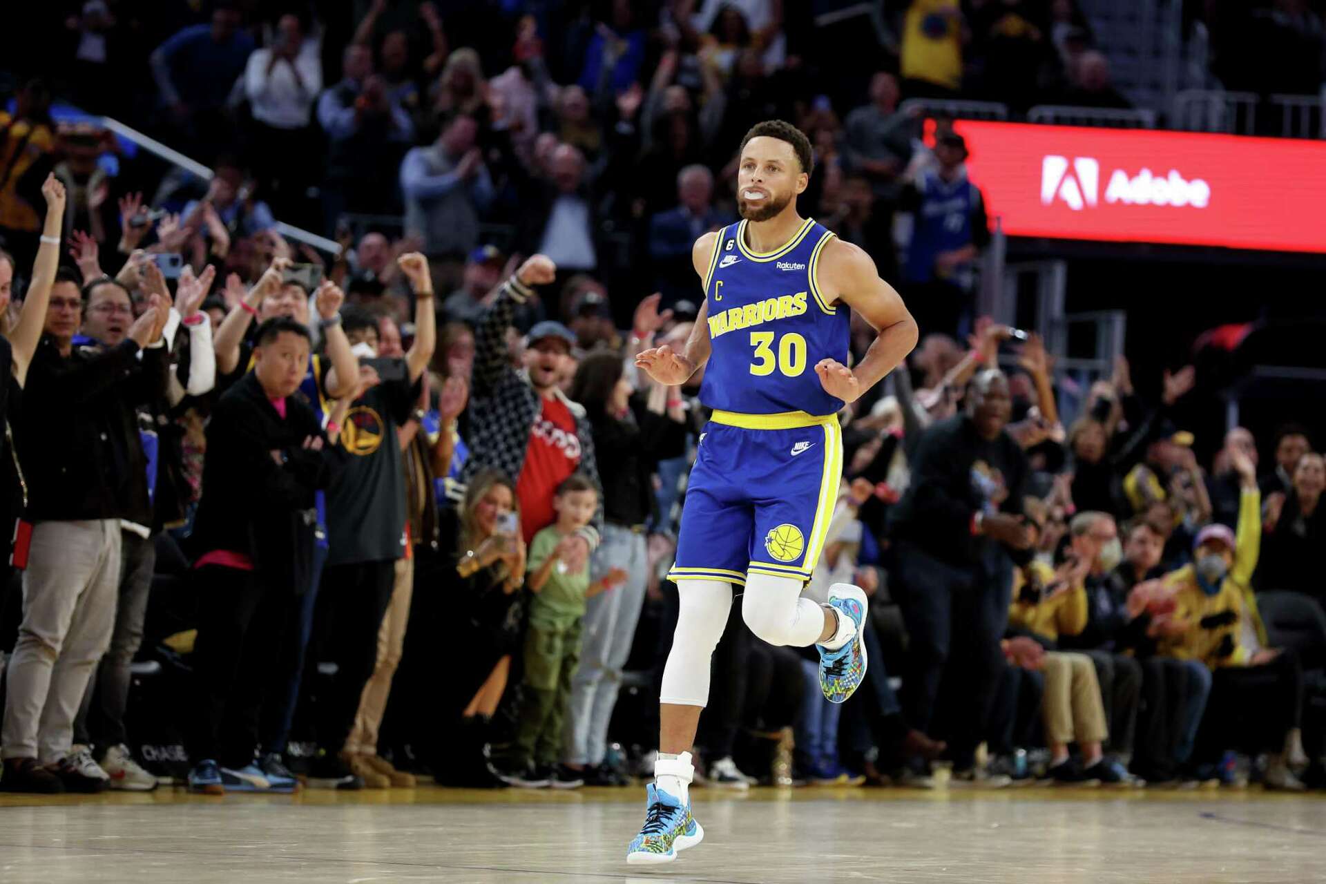 Stephen Curry ends Warriors’ losing streak, drops 47 to top Kings