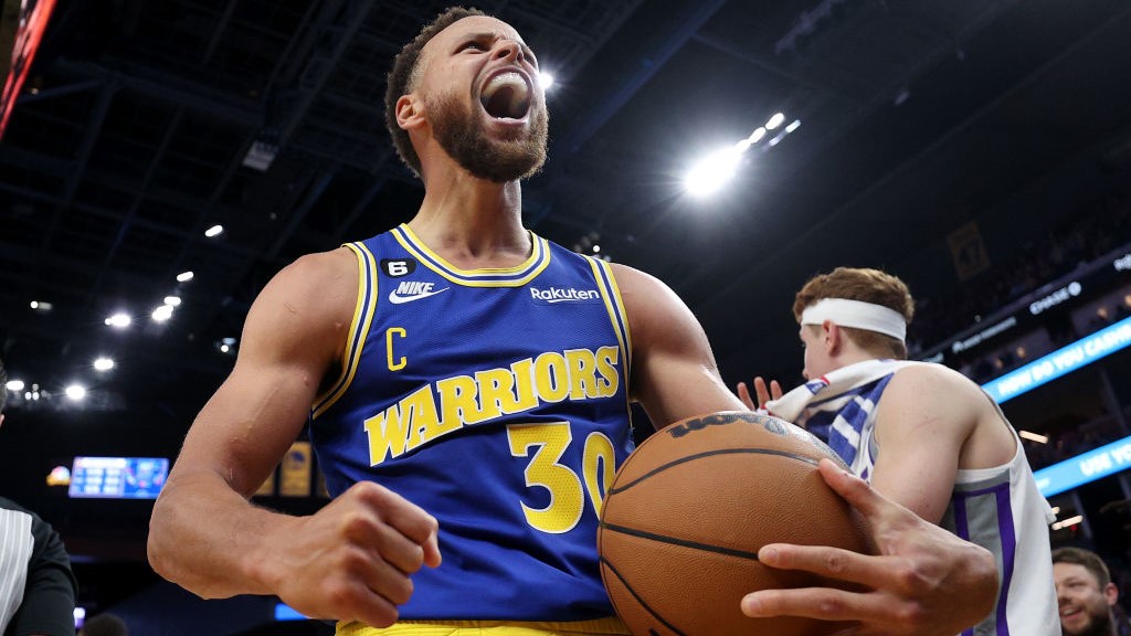 The Warriors need Steph Curry to go supernova to win right now