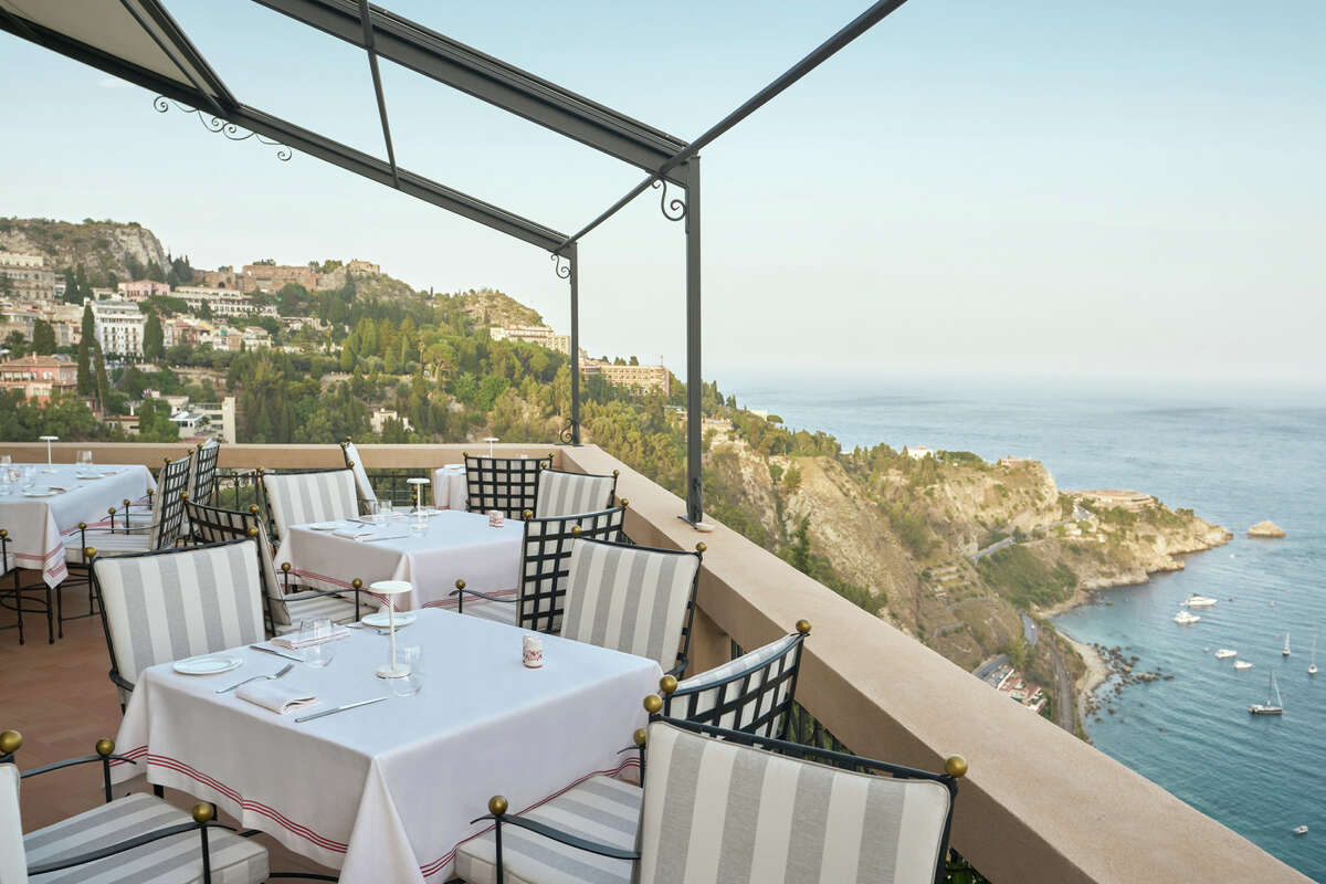 'The White Lotus' season 2 hotel is a stunning Four Seasons getaway on ...