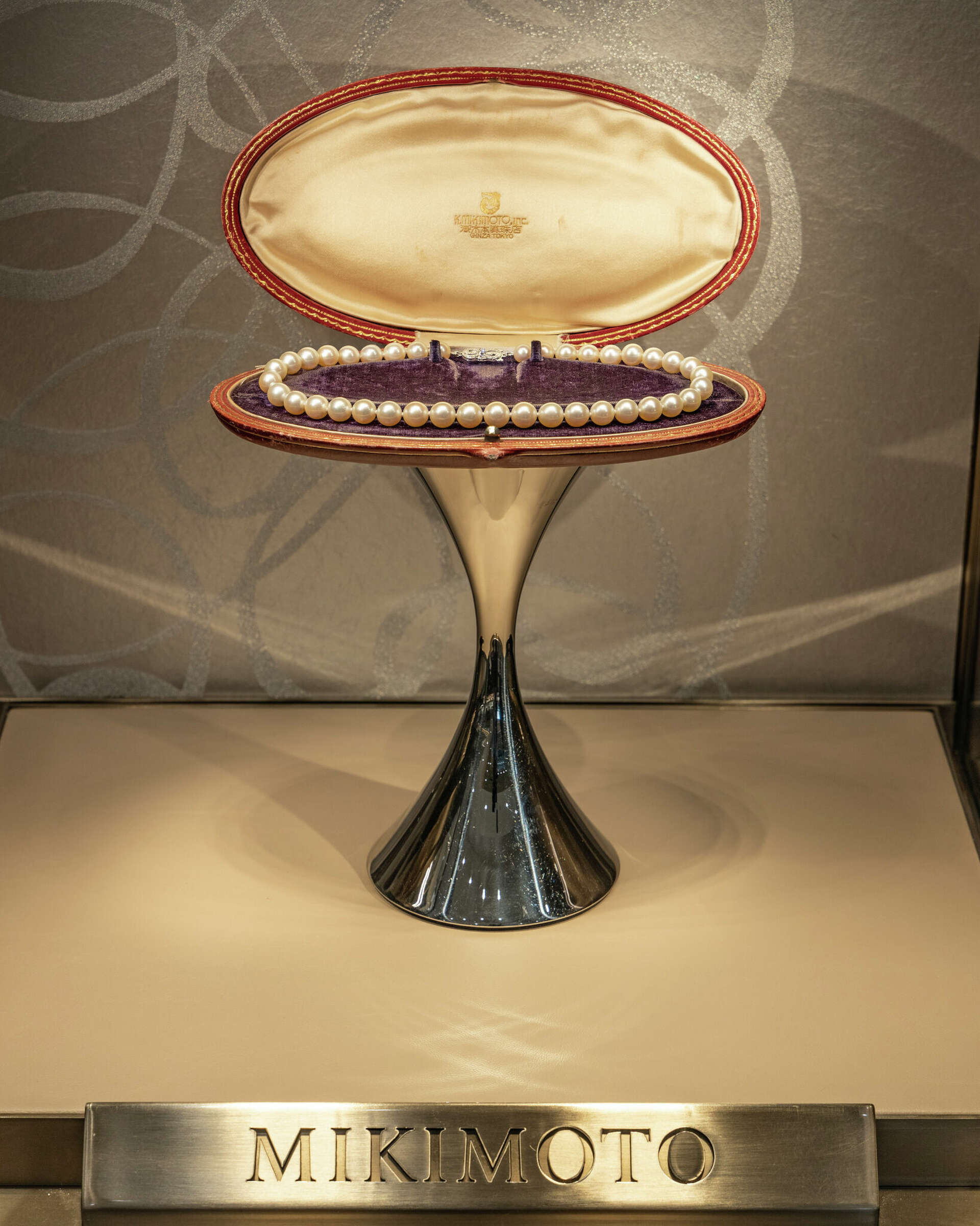 Exclusive: Famous Marilyn Monroe pearls in Houston for 48 hours