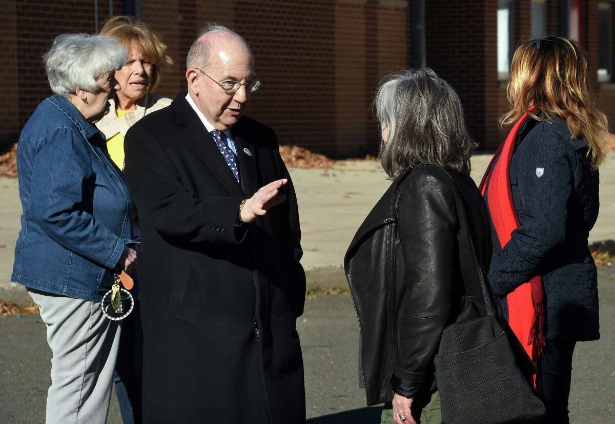 Looney defeats Orosco to win 16th term in CT 11th District seat