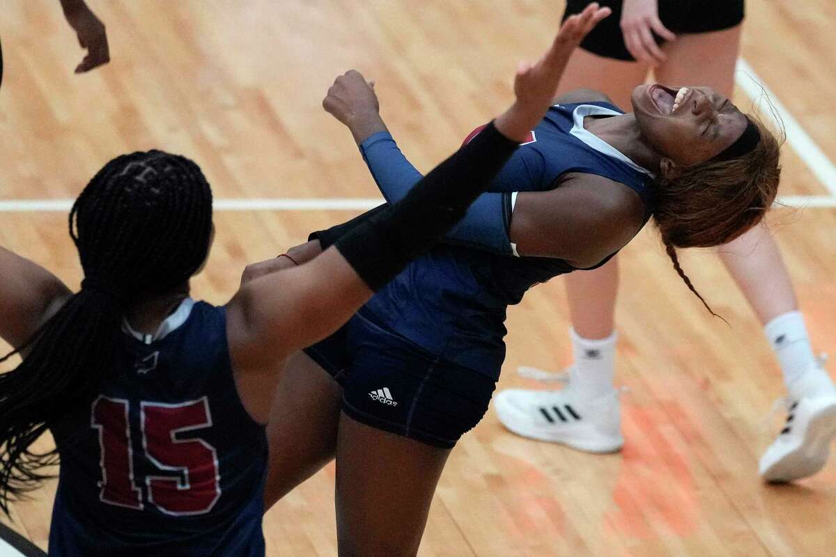 High school volleyball: Tompkins tops Ridge Point, into regional