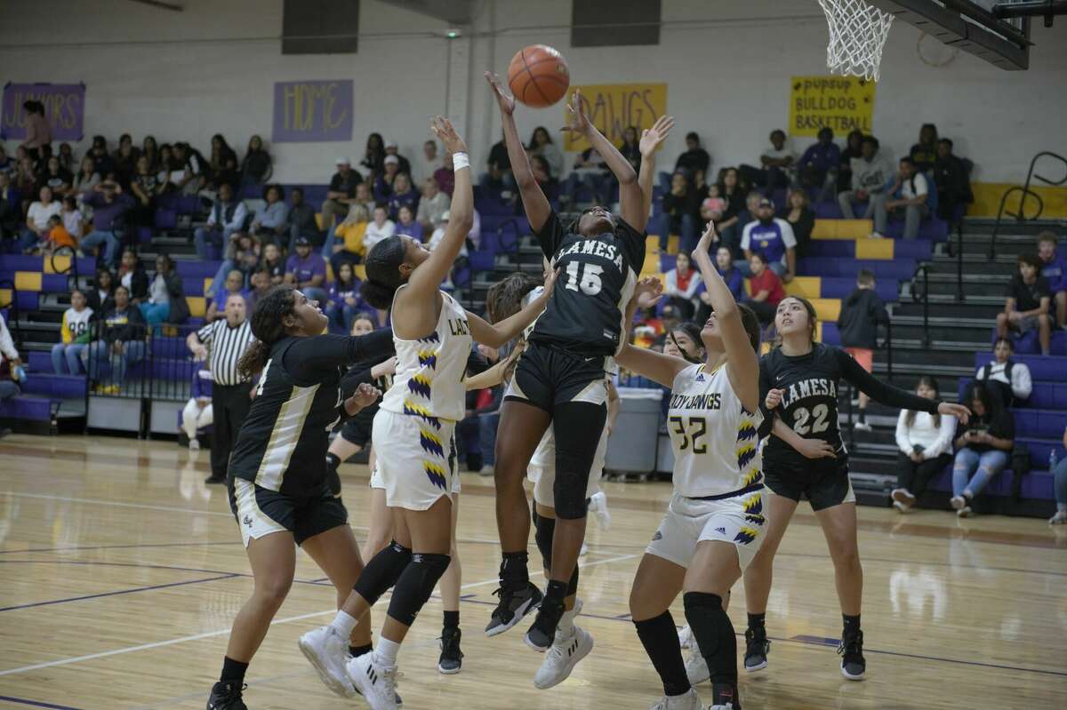 HS GIRLS BASKETBALL: Young Lady Bulldogs rally past Lamesa