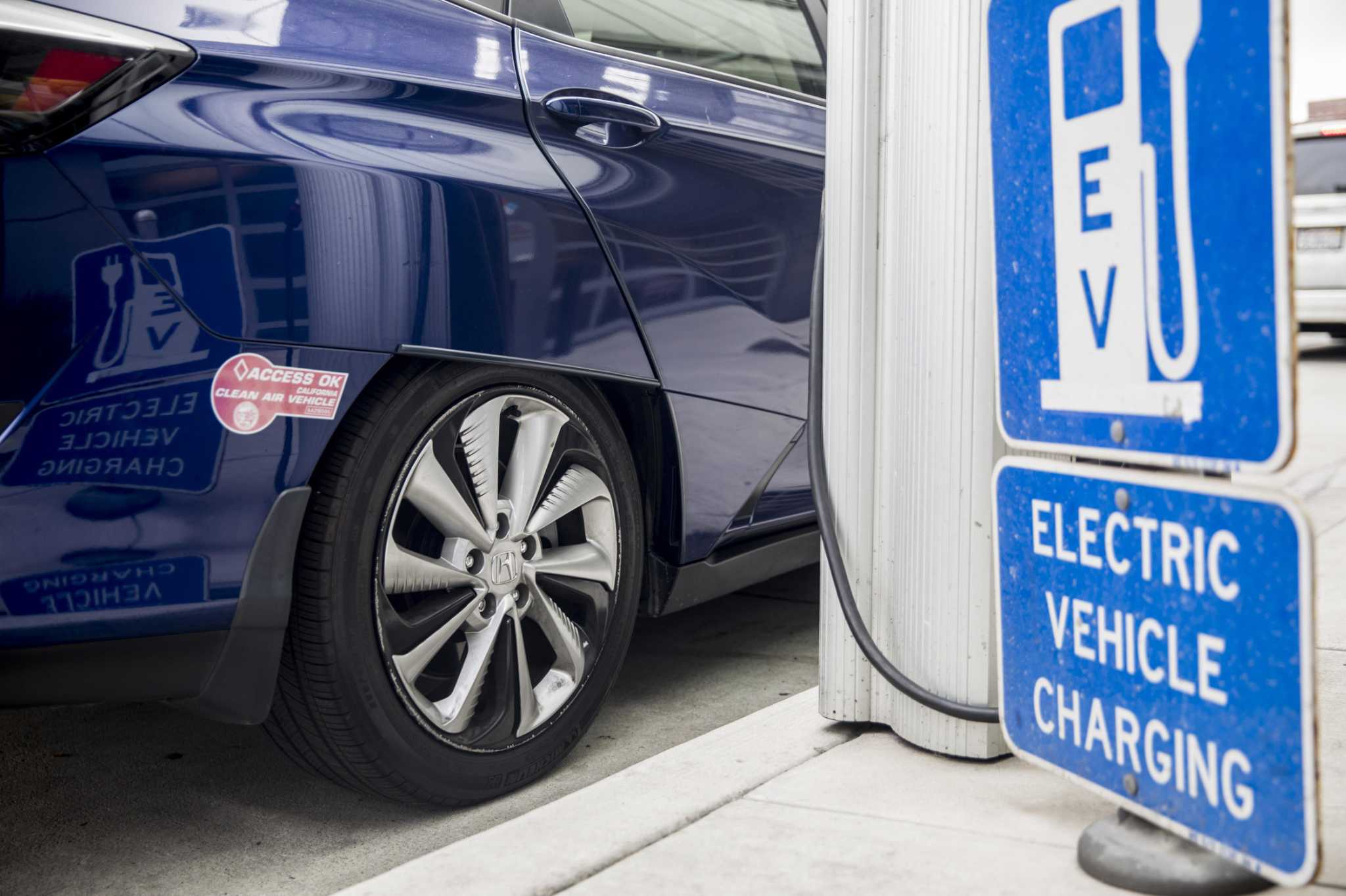 Want to get rid of fossil-fuel cars? Phase them out