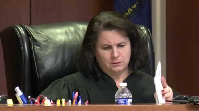 Judge who signed no-knock warrant for Breonna Taylor's home loses ...