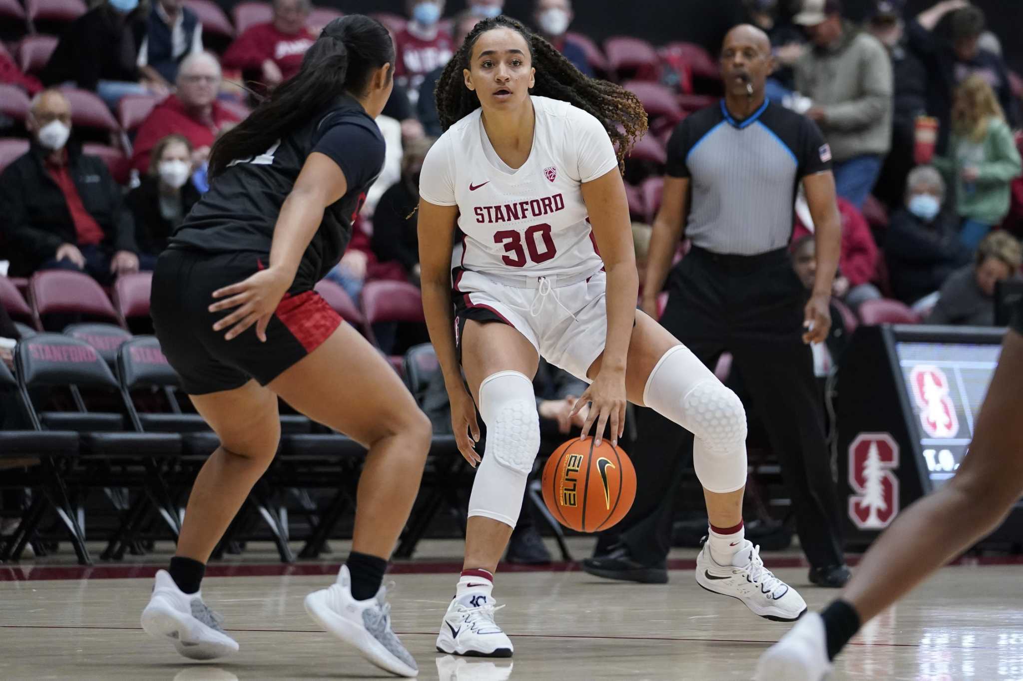 Hannah Jump hits five 3s, Stephen Curry watches Stanford win