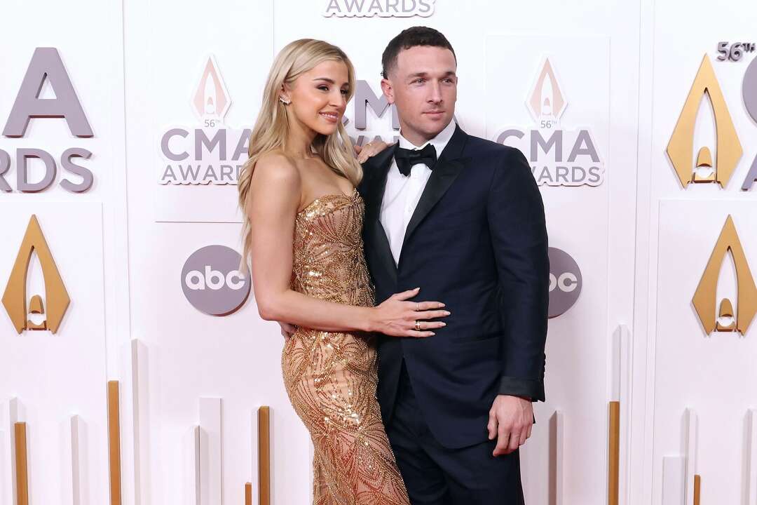 WATCH: Alex Bregman, wife Reagan's gender reveal for second baby