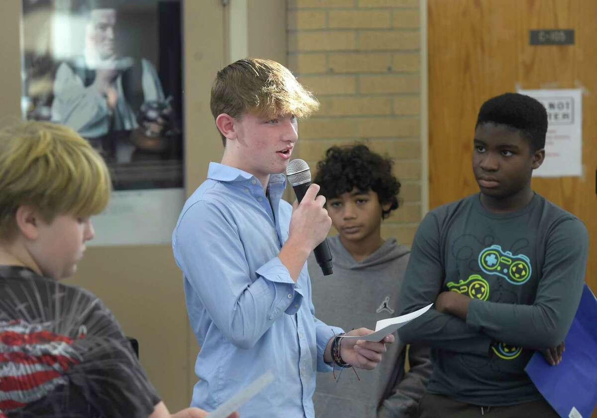 Danbury Broadview students serve vets breakfast for Veterans Day