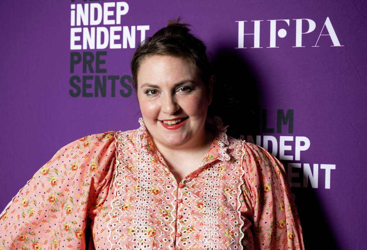 Lena Dunham says she lives in northwest CT in parents' backyard