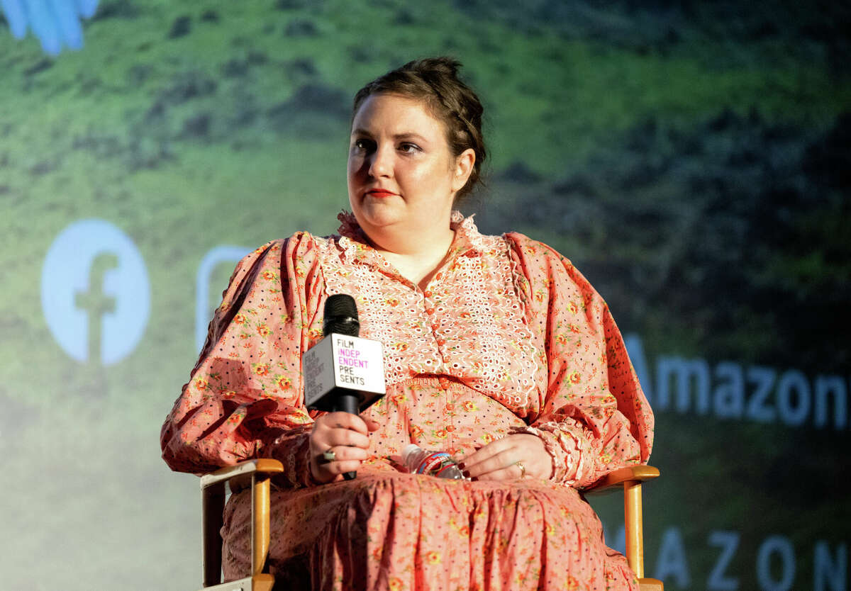 Lena Dunham says she lives in northwest CT in parents' backyard