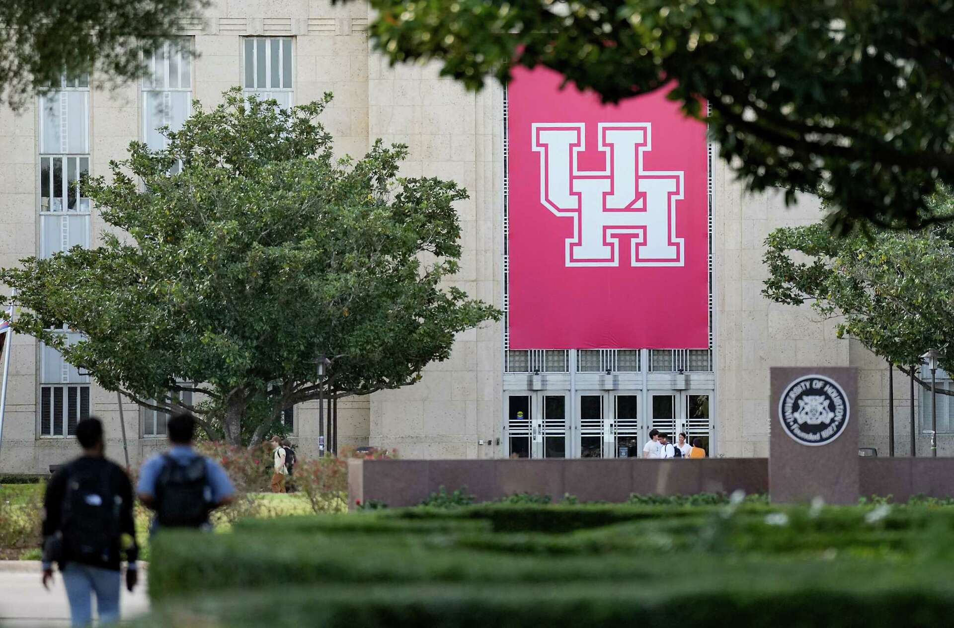 TikTok pulled from UH System schools' devices