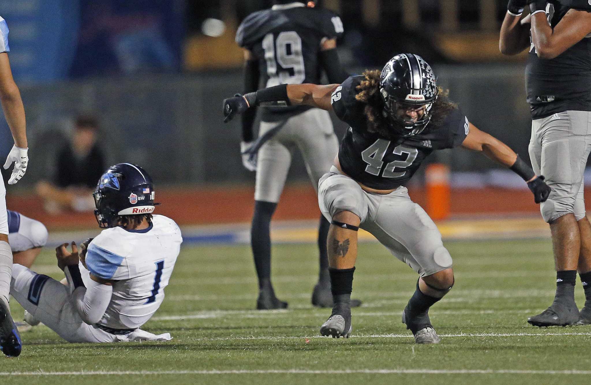 Steele improves to 11-0 with jarring playoff win over Johnson
