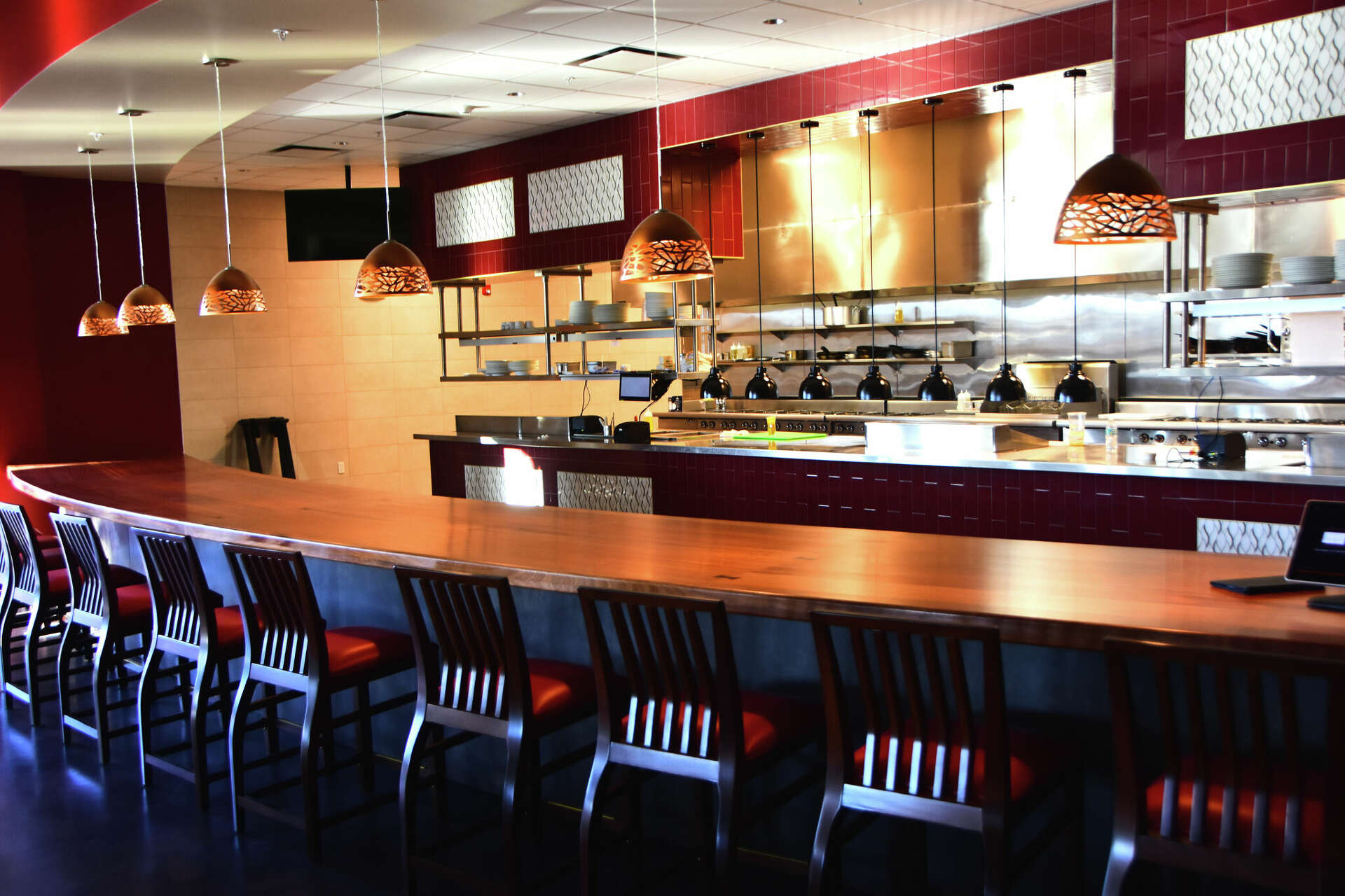 Giant, pricey Scarlet Knife restaurant opens in Latham