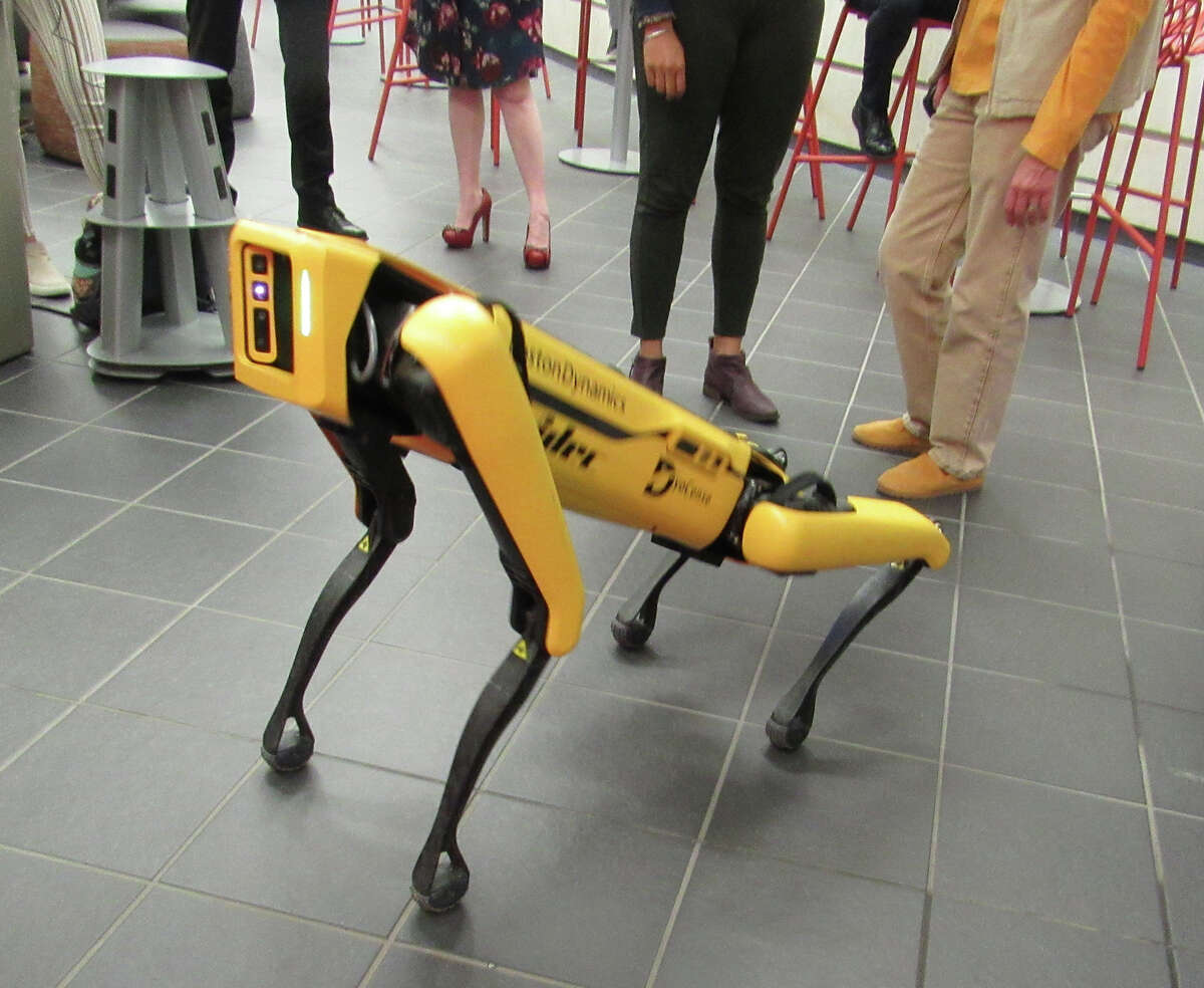 SIUE School of Engineering unveils new robotics lab, atrium