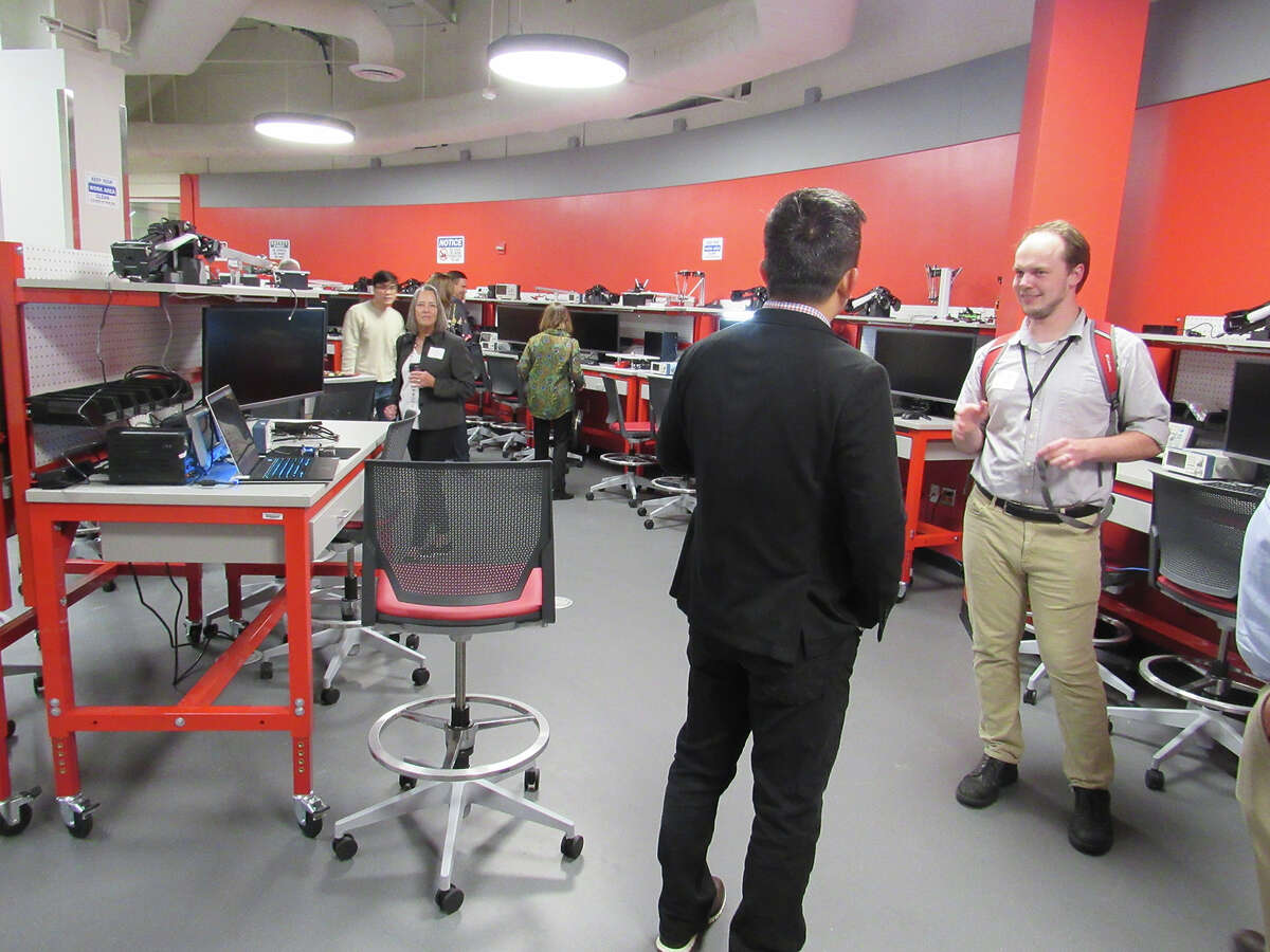 SIUE School of Engineering unveils new robotics lab, atrium