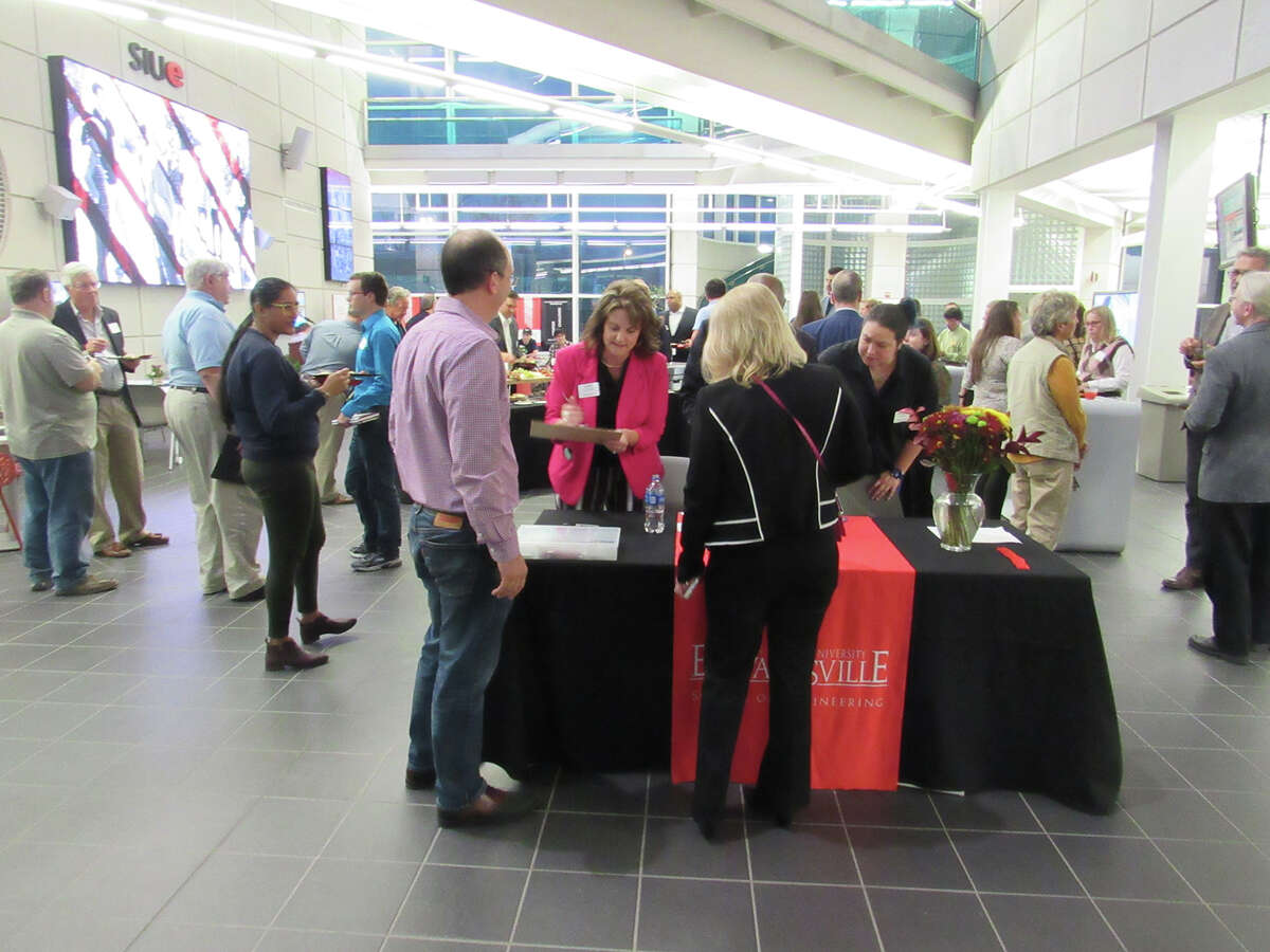 SIUE School of Engineering unveils new robotics lab, atrium