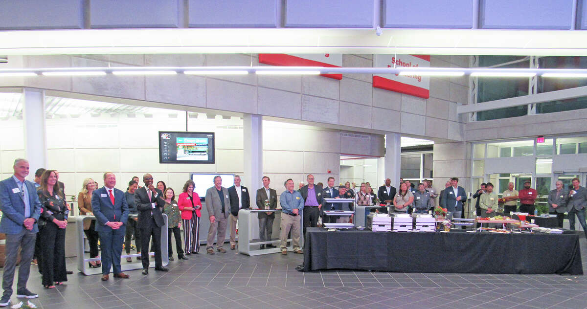 SIUE School of Engineering unveils new robotics lab, atrium