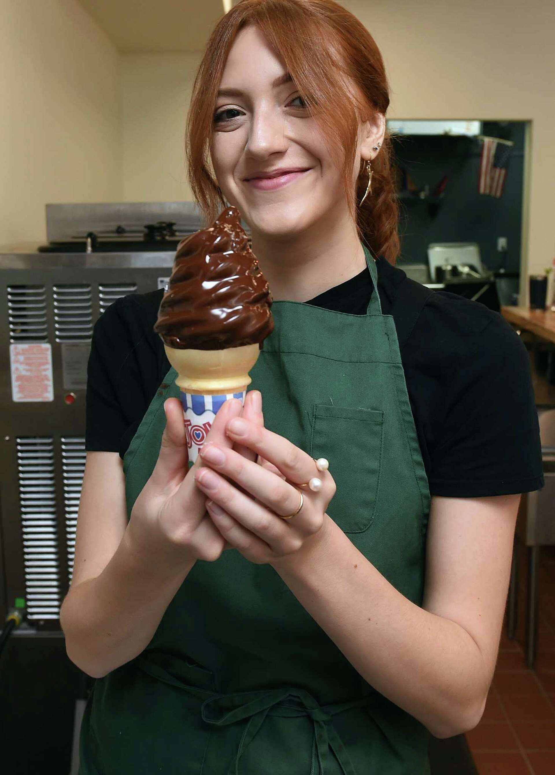 Despite rocky road, New Haven ice cream store opens on Orange Street