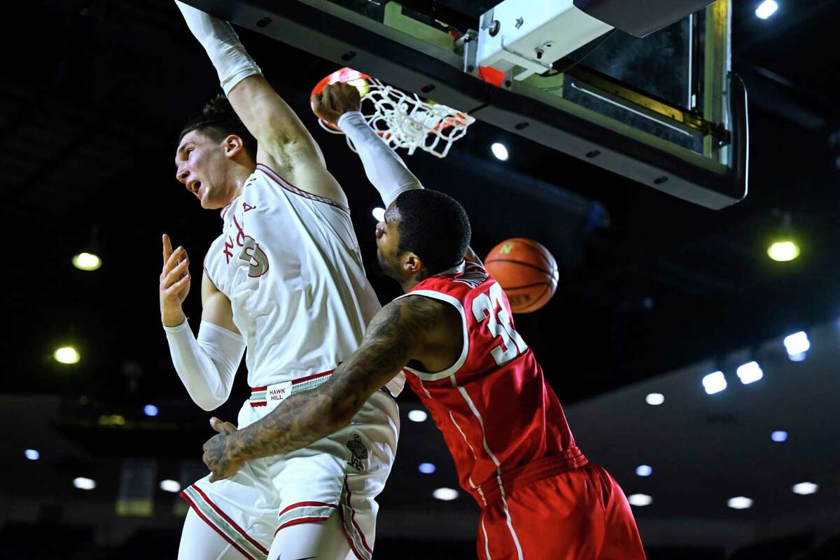 No. 3 Houston improves to 2-0 with win over Saint Joseph's