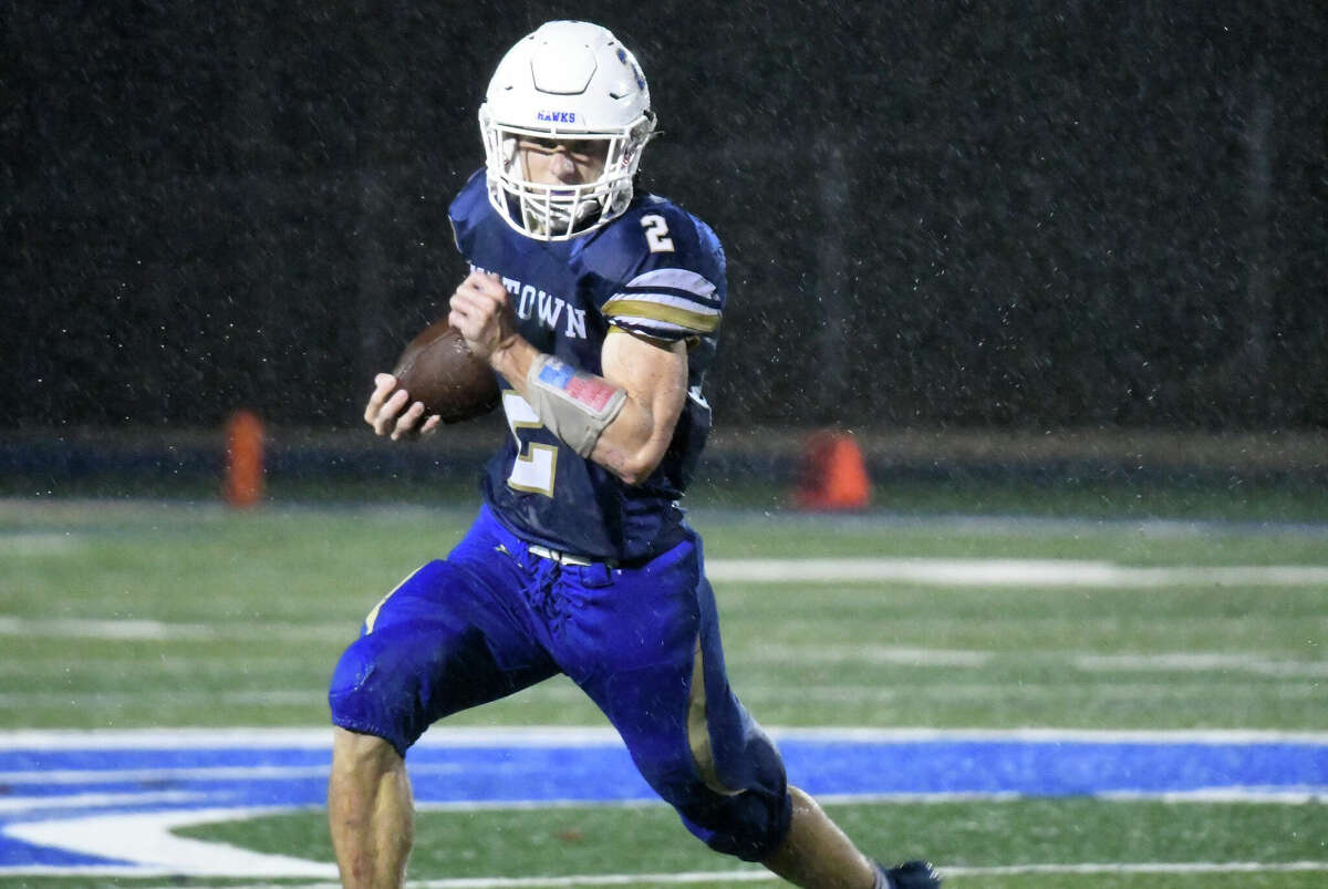 Newtown quarterback Dylan Magazu rushed for 3 touchdowns in win over New Fairfield