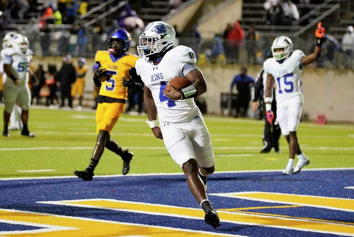 C.E. King routs Channelview in Class 6A Division II bi-district