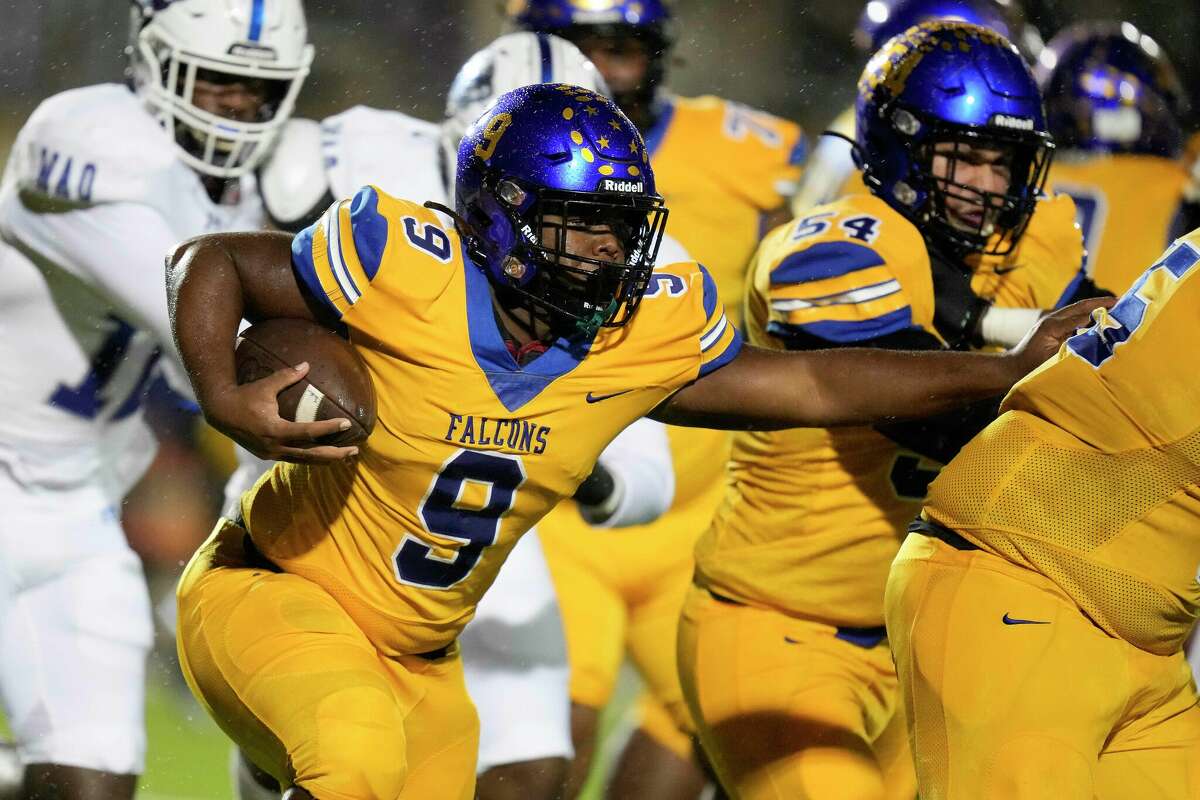 C.E. King routs Channelview in Class 6A Division II bi-district