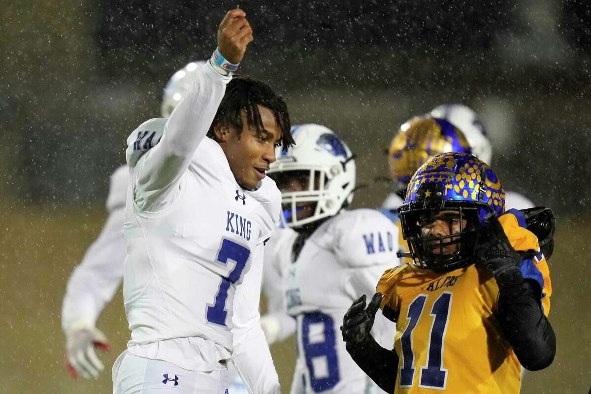 C.E. King routs Channelview in Class 6A Division II bi-district
