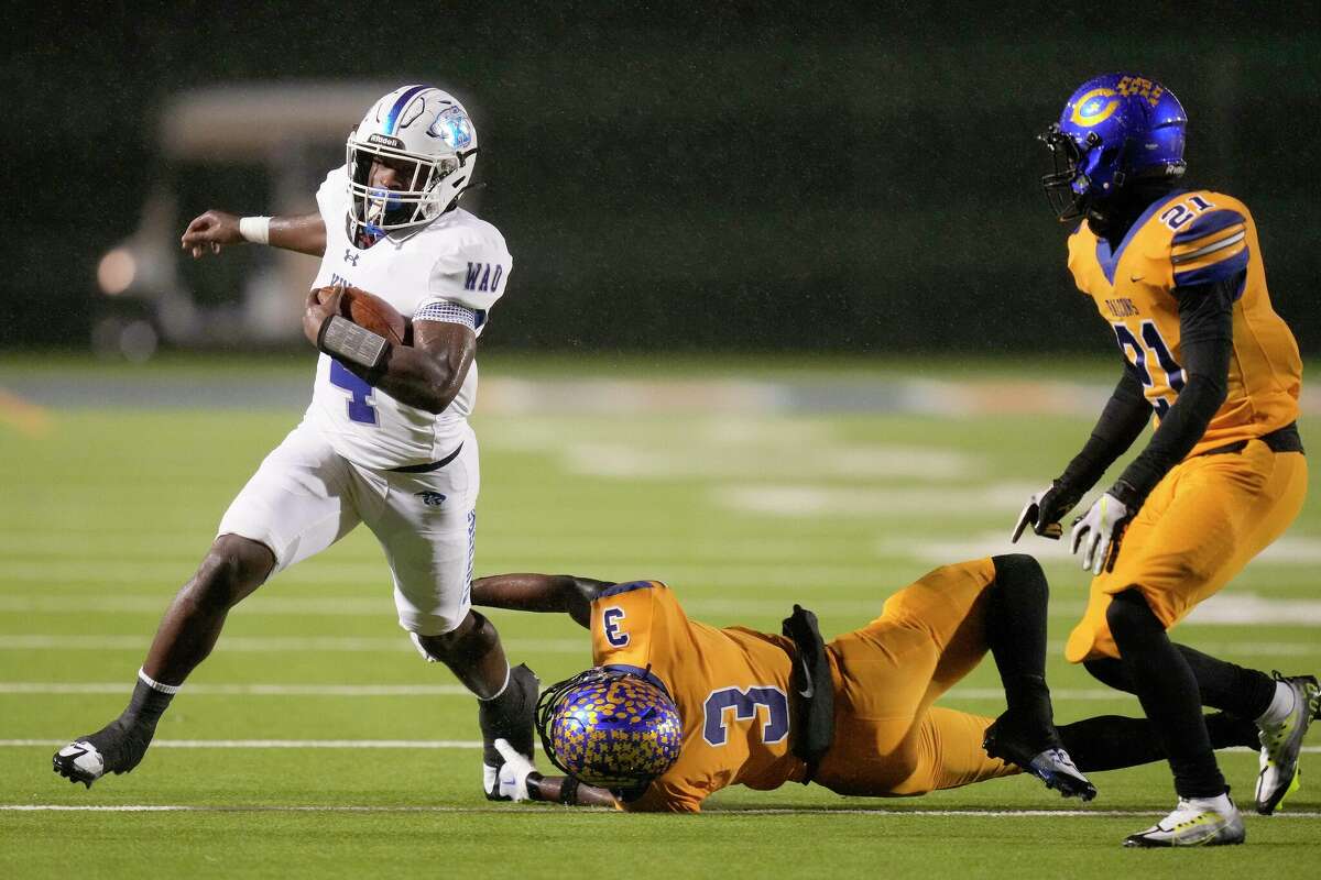 C.E. King routs Channelview in Class 6A Division II bi-district